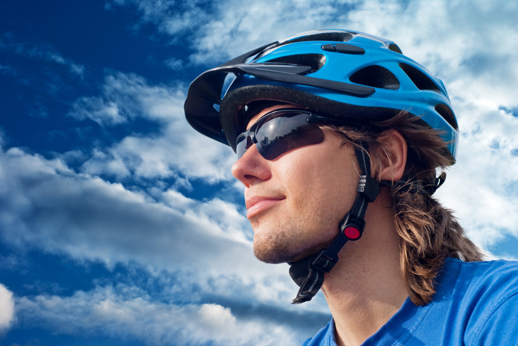 Conseils d’opticien pour bien choisir ses lunettes de sport